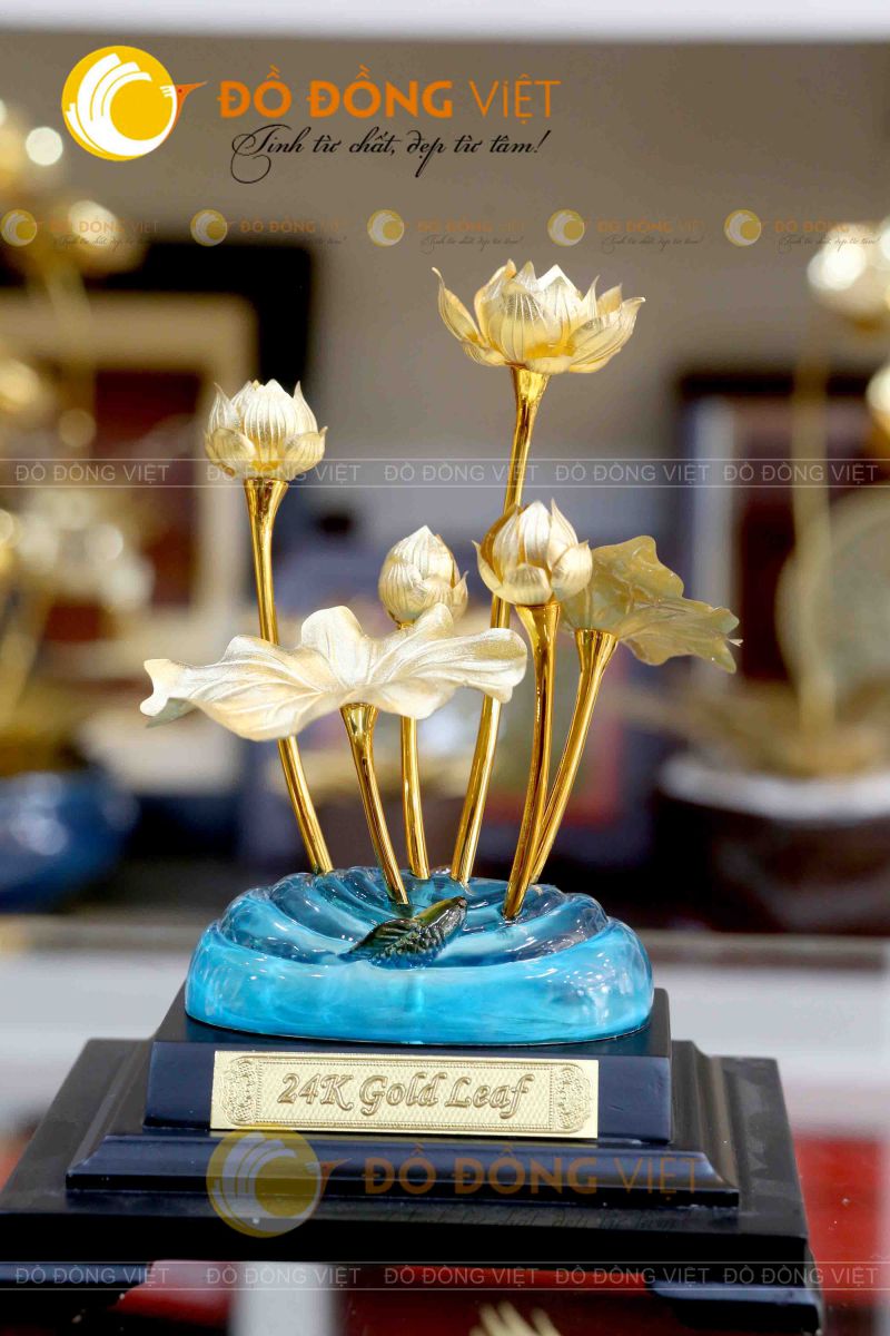 Chậu hoa sen dát vàng 24K làm quà tặng sếp nữ